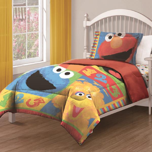 Sesame Street "Big Chalk Fun" Twin Comforter